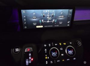 Balts Land Rover Defender 2024 Šauļi, ar dzinēja tilpumu 3.00 L un nobraukumu 35 tūkst. km par 58300 €, foto 23 vietnē AUTOMOTO.COM.LV