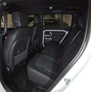 Balts Land Rover Defender 2024 Šauļi, ar dzinēja tilpumu 3.00 L un nobraukumu 35 tūkst. km par 58300 €, foto 30 vietnē AUTOMOTO.COM.LV