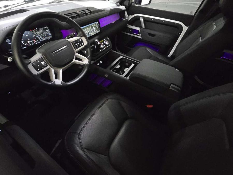 Balts Land Rover Defender 2024 Šauļi, ar dzinēja tilpumu 3.00 L un nobraukumu 35 tūkst. km par 58300 €, foto 31 vietnē AUTOMOTO.COM.LV