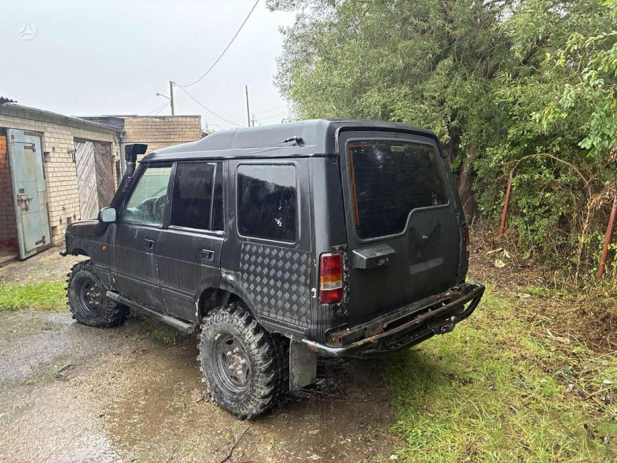 Melns Land Rover Discovery 1997 Pasvalys, ar dzinēja tilpumu 2.50 L un nobraukumu 30 tūkst. km par 2300 €, foto 1 vietnē AUTOMOTO.COM.LV