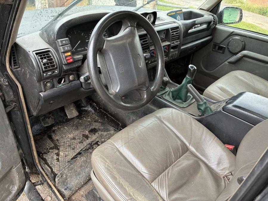 Melns Land Rover Discovery 1997 Pasvalys, ar dzinēja tilpumu 2.50 L un nobraukumu 30 tūkst. km par 2300 €, foto 3 vietnē AUTOMOTO.COM.LV