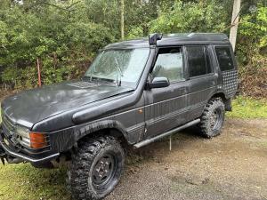 Melns Land Rover Discovery 1997 Pasvalys, ar dzinēja tilpumu 2.50 L un nobraukumu 30 tūkst. km par 2300 €, foto 4 vietnē AUTOMOTO.COM.LV