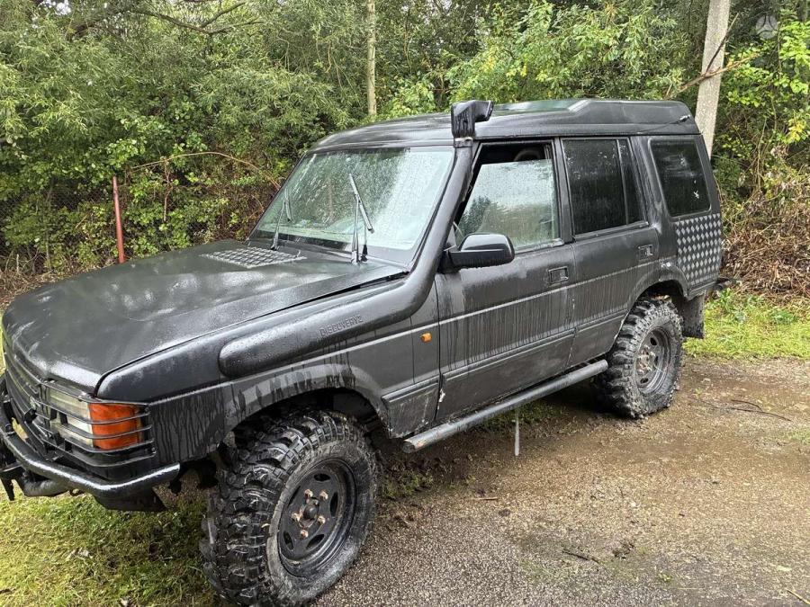 Melns Land Rover Discovery 1997 Pasvalys, ar dzinēja tilpumu 2.50 L un nobraukumu 30 tūkst. km par 2300 €, foto 4 vietnē AUTOMOTO.COM.LV