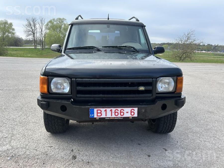Black Land Rover Discovery 2000 in Liepaja, with an engine capacity of 2.50 L and mileage of 315 thousand km for 3600 €, photo 3 on AUTOMOTO.COM.LV