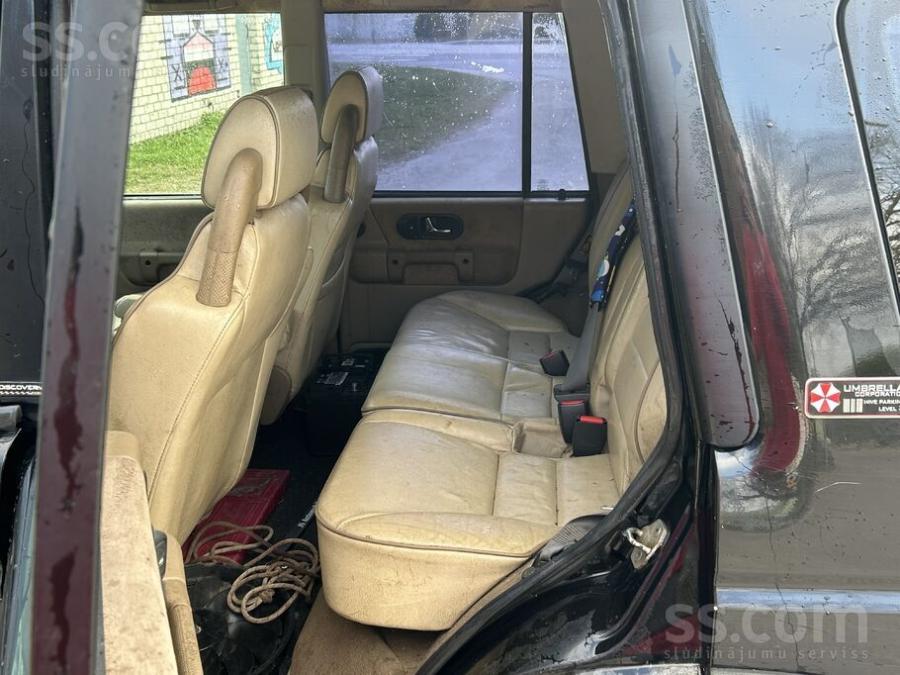 Black Land Rover Discovery 2000 in Liepaja, with an engine capacity of 2.50 L and mileage of 315 thousand km for 3600 €, photo 5 on AUTOMOTO.COM.LV
