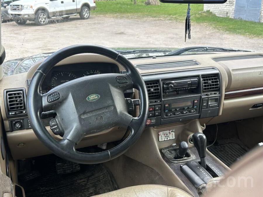 Black Land Rover Discovery 2000 in Liepaja, with an engine capacity of 2.50 L and mileage of 315 thousand km for 3600 €, photo 6 on AUTOMOTO.COM.LV