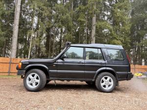 Black Land Rover Discovery 2001 in Liepaja, with an engine capacity of 2.50 L and mileage of 329 thousand km for 5500 €, photo  on AUTOMOTO.COM.LV