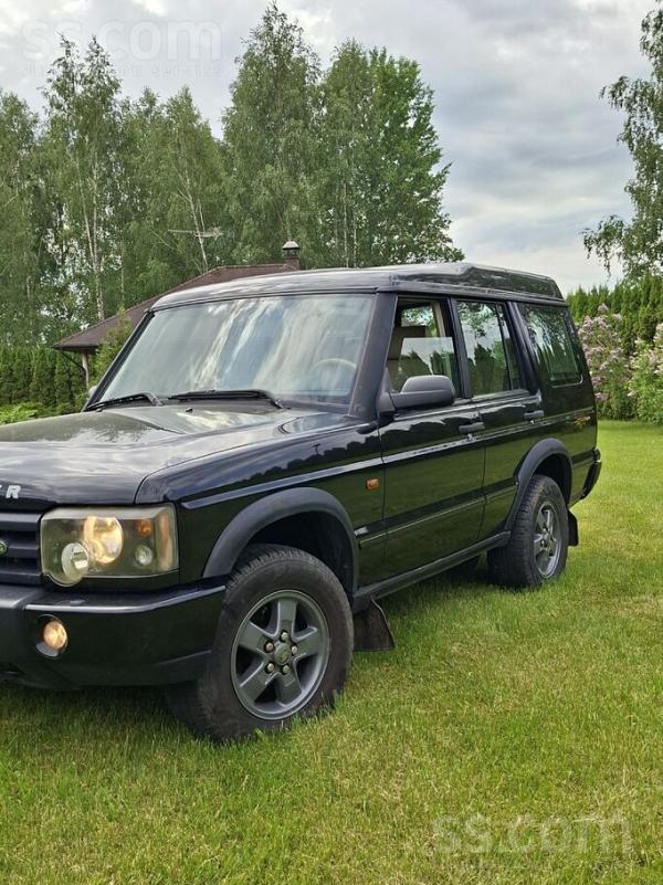 Melns Land Rover Discovery 2002 Jelgava, ar dzinēja tilpumu 2.50 L un nobraukumu 320 tūkst. km par 5300 €, foto 1 vietnē AUTOMOTO.COM.LV