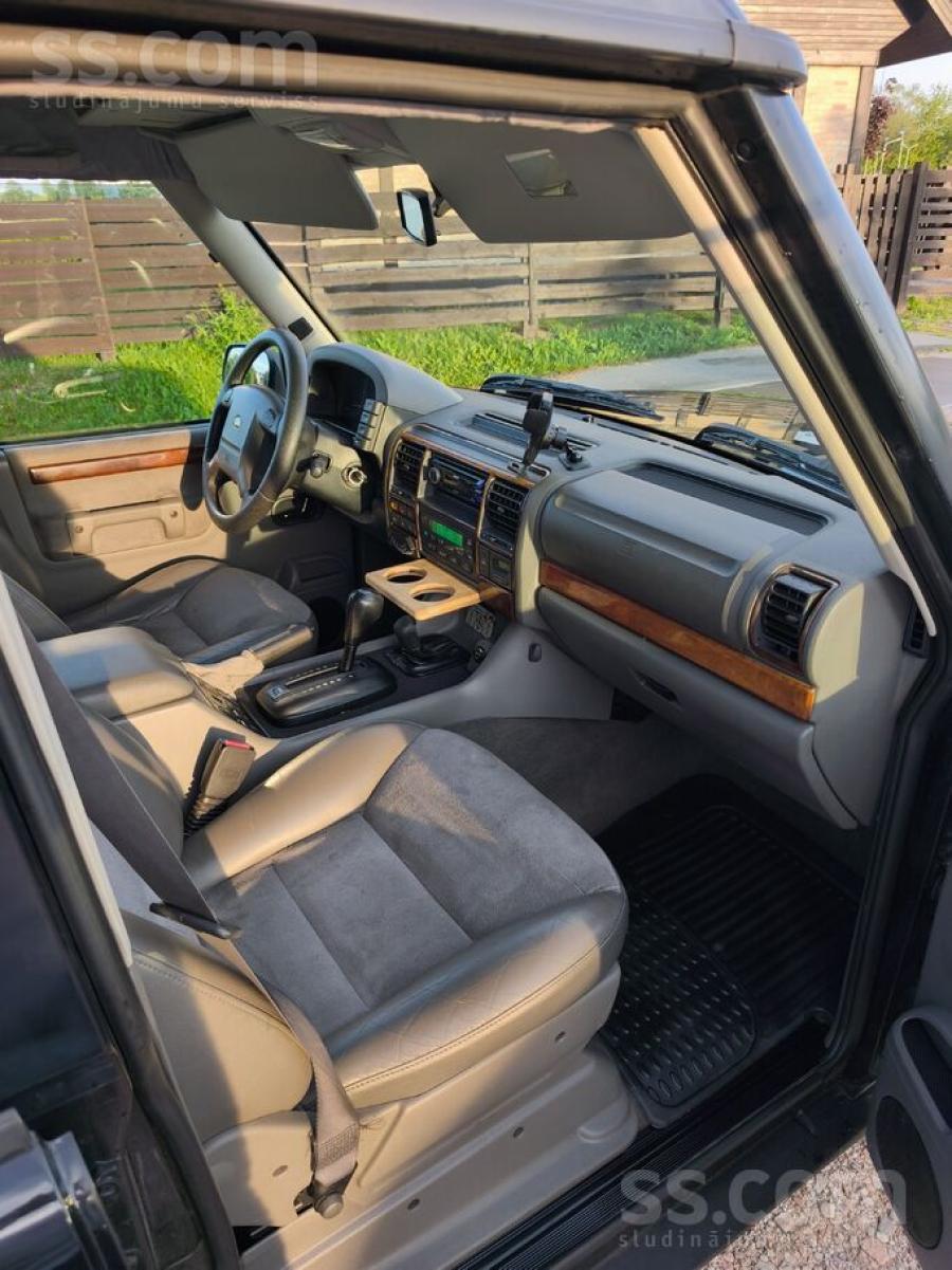 Melns Land Rover Discovery 2002 Jelgava, ar dzinēja tilpumu 2.50 L un nobraukumu 289 tūkst. km par 7874 €, foto 12 vietnē AUTOMOTO.COM.LV