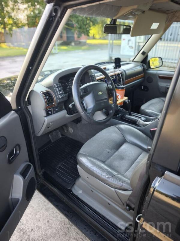 Melns Land Rover Discovery 2002 Jelgava, ar dzinēja tilpumu 2.50 L un nobraukumu 290 tūkst. km par 6500 €, foto 10 vietnē AUTOMOTO.COM.LV