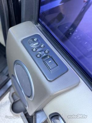 Melns Land Rover Discovery 2005 Tallina, ar dzinēja tilpumu 2.70 L un nobraukumu 298 tūkst. km par 3999 €, foto 17 vietnē AUTOMOTO.COM.LV