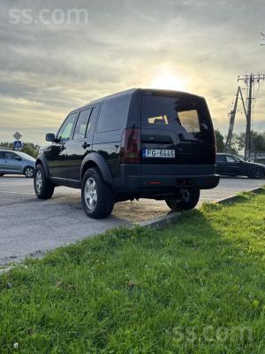 Black Land Rover Discovery 2005 in Riga, with an engine capacity of 2.70 L and mileage of 370 thousand km for 3800 €, photo 3 on AUTOMOTO.COM.LV