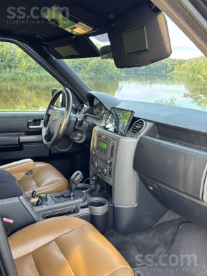 Black Land Rover Discovery 2005 in Riga, with an engine capacity of 2.70 L and mileage of 370 thousand km for 3800 €, photo 5 on AUTOMOTO.COM.LV