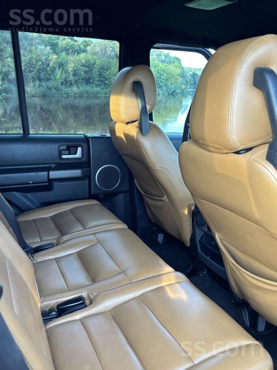 Black Land Rover Discovery 2005 in Riga, with an engine capacity of 2.70 L and mileage of 370 thousand km for 3800 €, photo 9 on AUTOMOTO.COM.LV