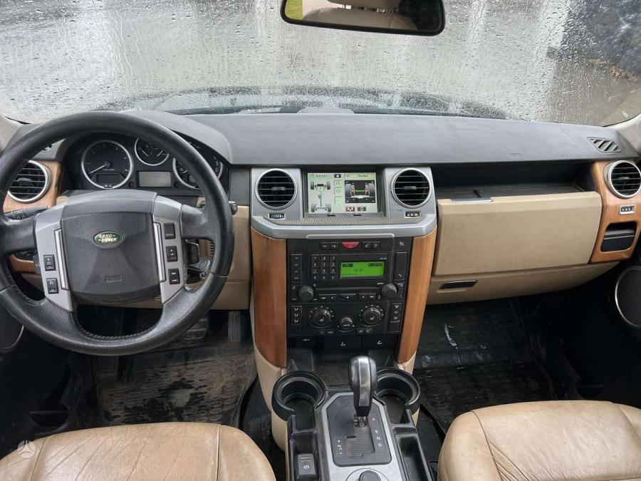 Melns Land Rover Discovery 2008 Viļņa, ar dzinēja tilpumu 2.72 L un nobraukumu 471 tūkst. km par 1200 €, foto 6 vietnē AUTOMOTO.COM.LV