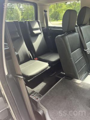Melns Land Rover Discovery 2008 Ventspils, ar dzinēja tilpumu 2.70 L un nobraukumu 457 tūkst. km par 6900 €, foto 13 vietnē AUTOMOTO.COM.LV