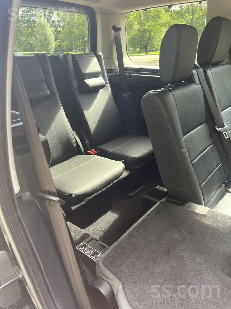 Melns Land Rover Discovery 2008 Ventspils, ar dzinēja tilpumu 2.70 L un nobraukumu 457 tūkst. km par 6900 €, foto 13 vietnē AUTOMOTO.COM.LV