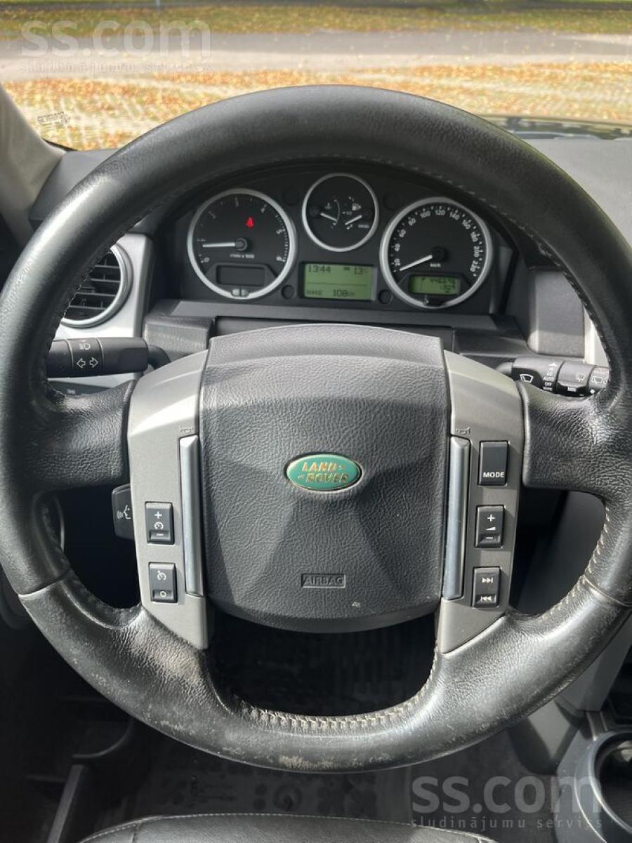 Melns Land Rover Discovery 2008 Ventspils, ar dzinēja tilpumu 2.70 L un nobraukumu 457 tūkst. km par 6900 €, foto 15 vietnē AUTOMOTO.COM.LV