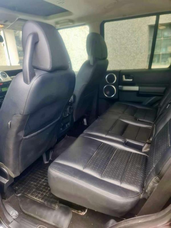 Black Land Rover Discovery 2009 in Siauliai, with an engine capacity of 0.00 L and mileage of 300 thousand km for 4800 €, photo 7 on AUTOMOTO.COM.LV