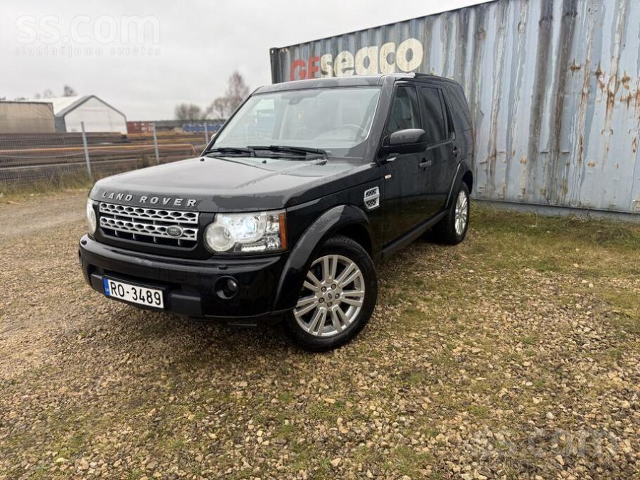 Black Land Rover Discovery 2011 in Riga, with an engine capacity of 3.00 L and mileage of 0 thousand km for 7990 €, photo 2 on AUTOMOTO.COM.LV