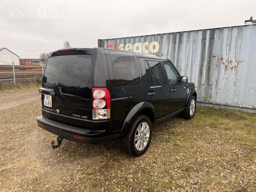 Black Land Rover Discovery 2011 in Riga, with an engine capacity of 3.00 L and mileage of 0 thousand km for 7990 €, photo 4 on AUTOMOTO.COM.LV