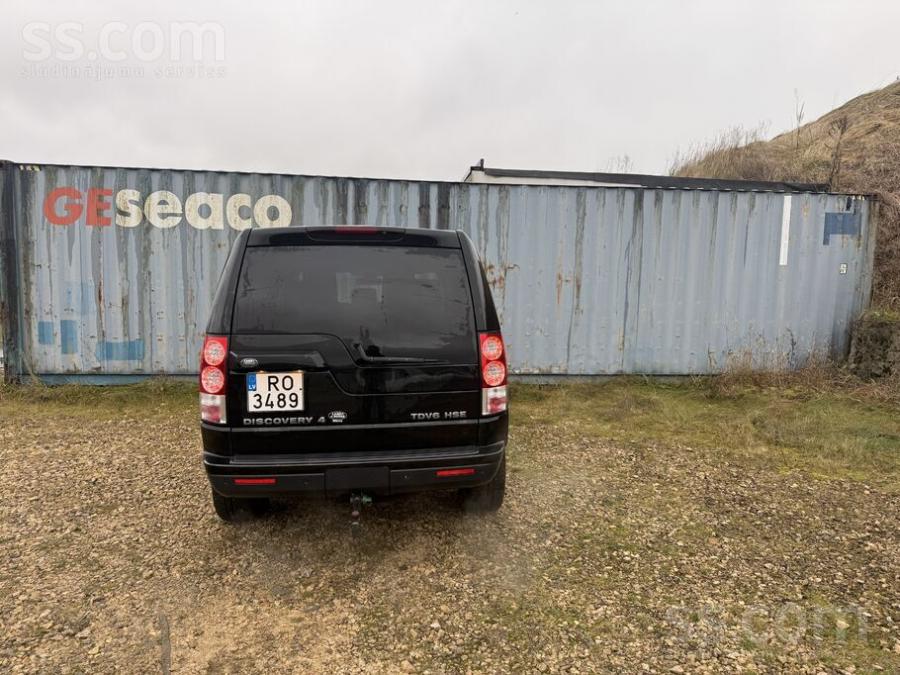 Black Land Rover Discovery 2011 in Riga, with an engine capacity of 3.00 L and mileage of 0 thousand km for 7990 €, photo 6 on AUTOMOTO.COM.LV