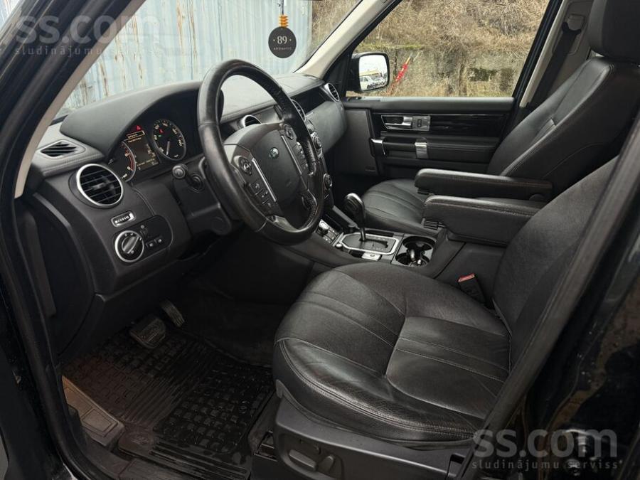 Black Land Rover Discovery 2011 in Riga, with an engine capacity of 3.00 L and mileage of 0 thousand km for 7990 €, photo 8 on AUTOMOTO.COM.LV