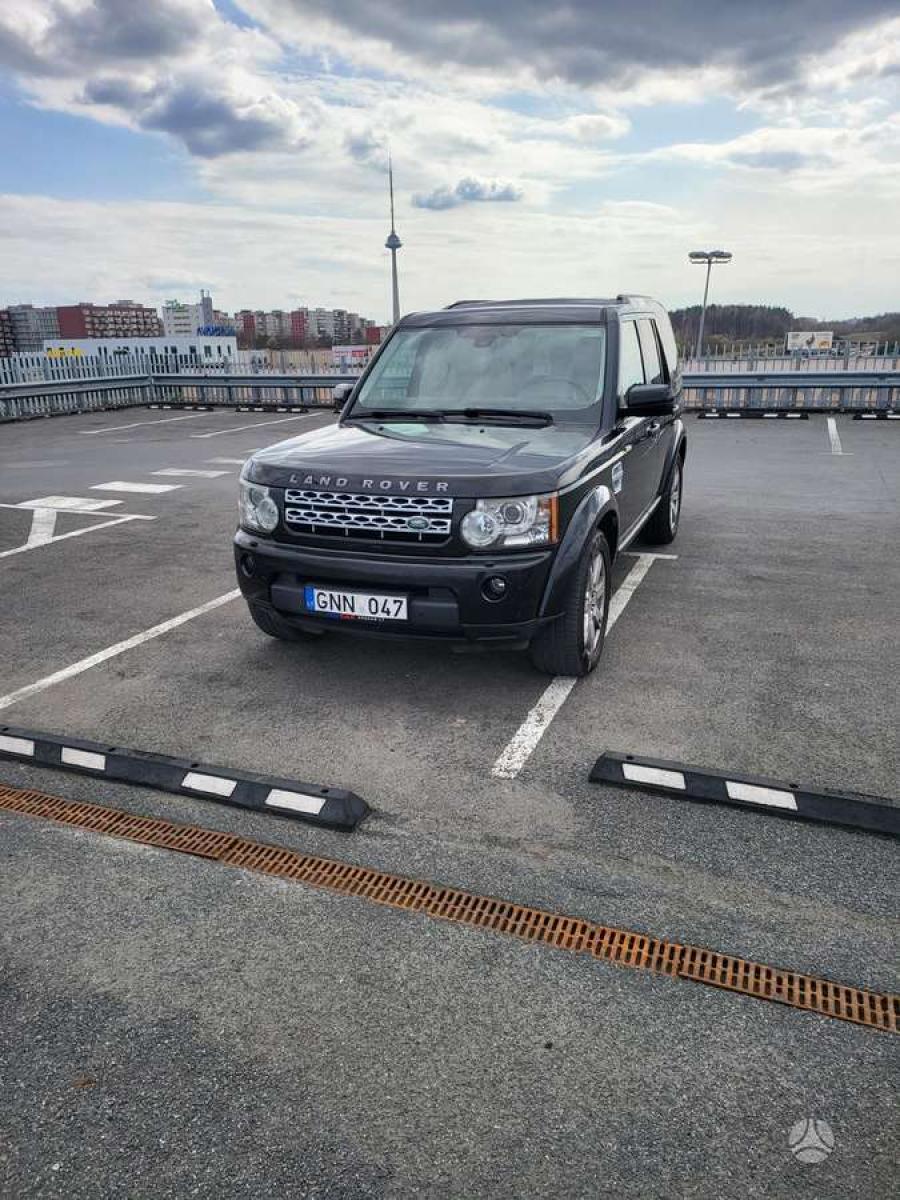 Black Land Rover Discovery 2011 in Vilnius, with an engine capacity of 2.99 L and mileage of 240 thousand km for 8950 €, photo 1 on AUTOMOTO.COM.LV