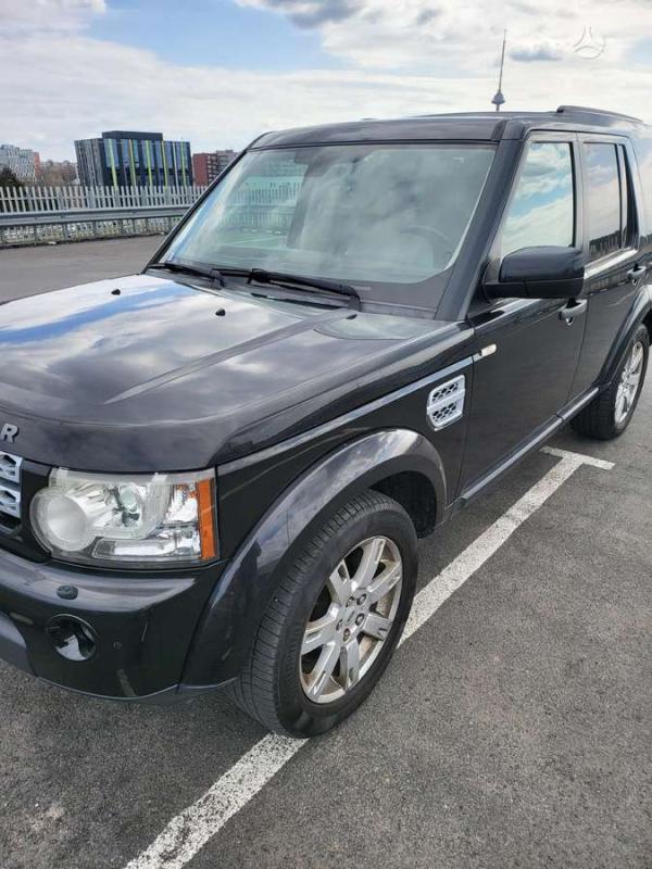 Black Land Rover Discovery 2011 in Vilnius, with an engine capacity of 2.99 L and mileage of 240 thousand km for 8950 €, photo 6 on AUTOMOTO.COM.LV