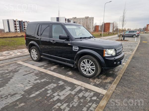 Black Land Rover Discovery 2011 in Jelgava, with an engine capacity of 3.00 L and mileage of 394 thousand km for 7500 €, photo 1 on AUTOMOTO.COM.LV