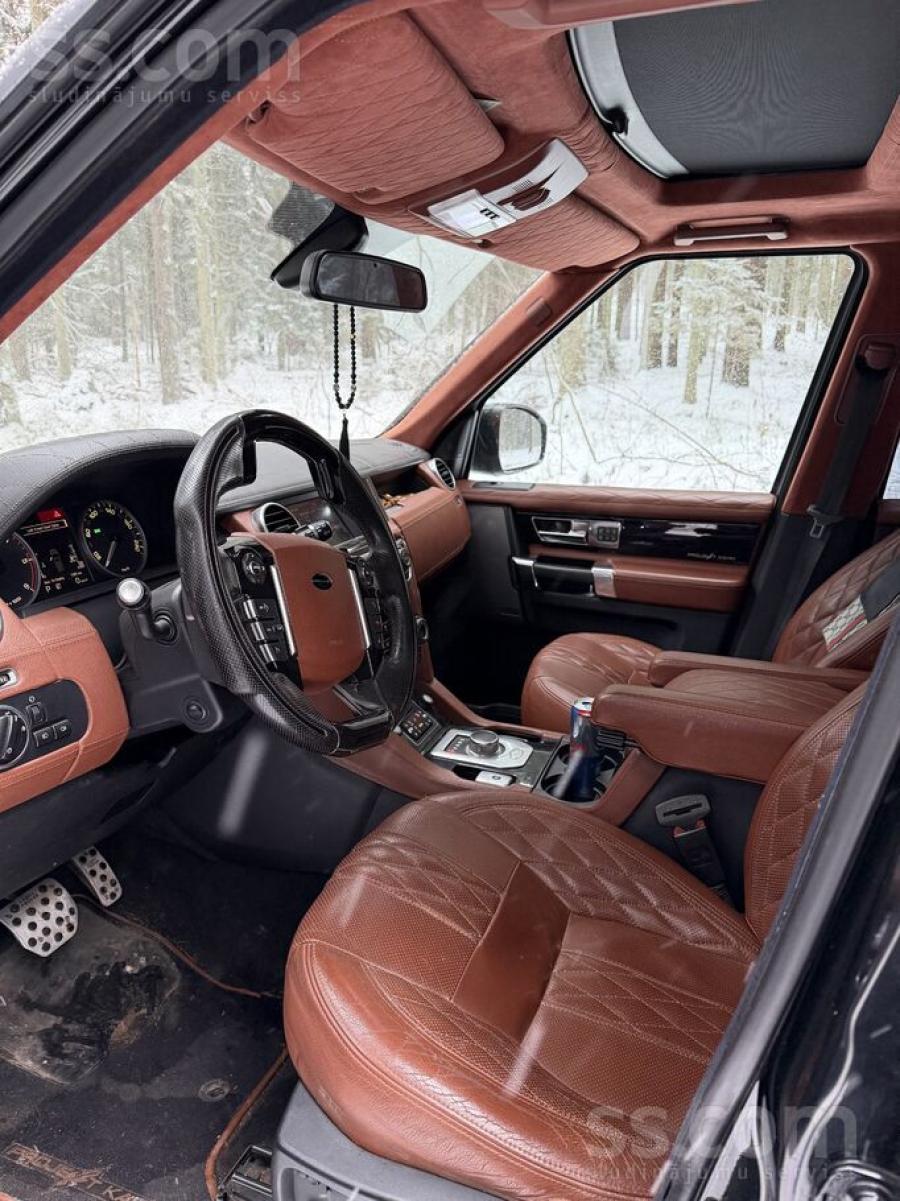 Black Land Rover Discovery 2011 in Talsi, with an engine capacity of 3.00 L and mileage of 241 thousand km for 14990 €, photo 3 on AUTOMOTO.COM.LV