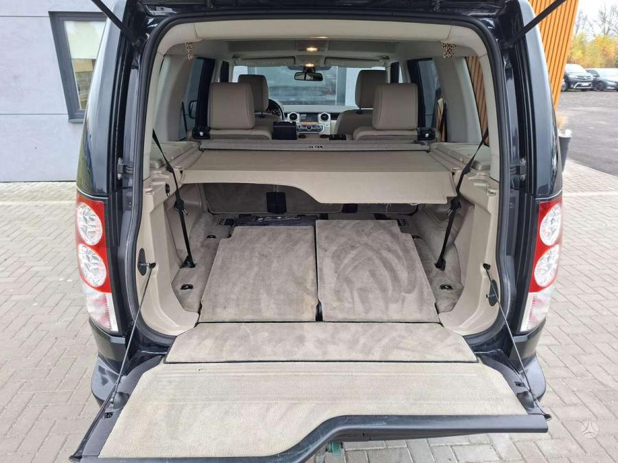 Black Land Rover Discovery 2011 in Vilnius, with an engine capacity of 2.99 L and mileage of 260 thousand km for 7500 €, photo 12 on AUTOMOTO.COM.LV