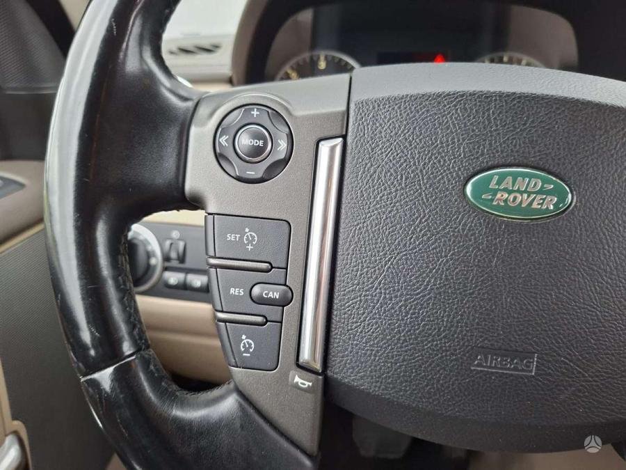 Black Land Rover Discovery 2011 in Vilnius, with an engine capacity of 2.99 L and mileage of 260 thousand km for 7500 €, photo 16 on AUTOMOTO.COM.LV