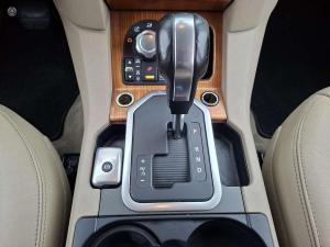 Black Land Rover Discovery 2011 in Vilnius, with an engine capacity of 2.99 L and mileage of 260 thousand km for 7500 €, photo 18 on AUTOMOTO.COM.LV