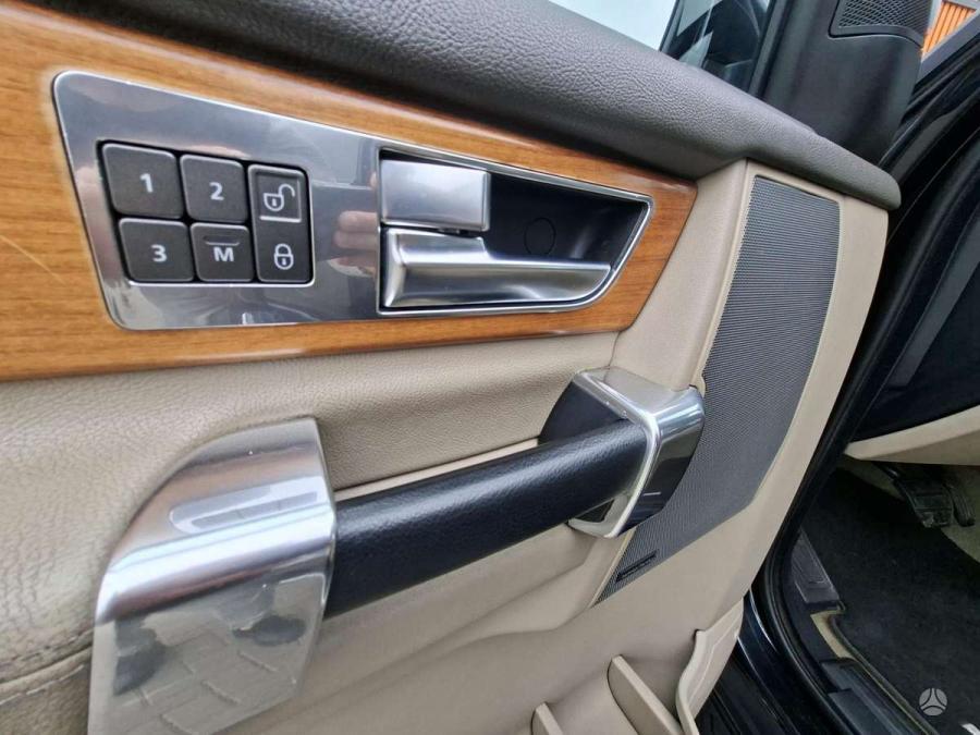 Black Land Rover Discovery 2011 in Vilnius, with an engine capacity of 2.99 L and mileage of 260 thousand km for 7500 €, photo 23 on AUTOMOTO.COM.LV