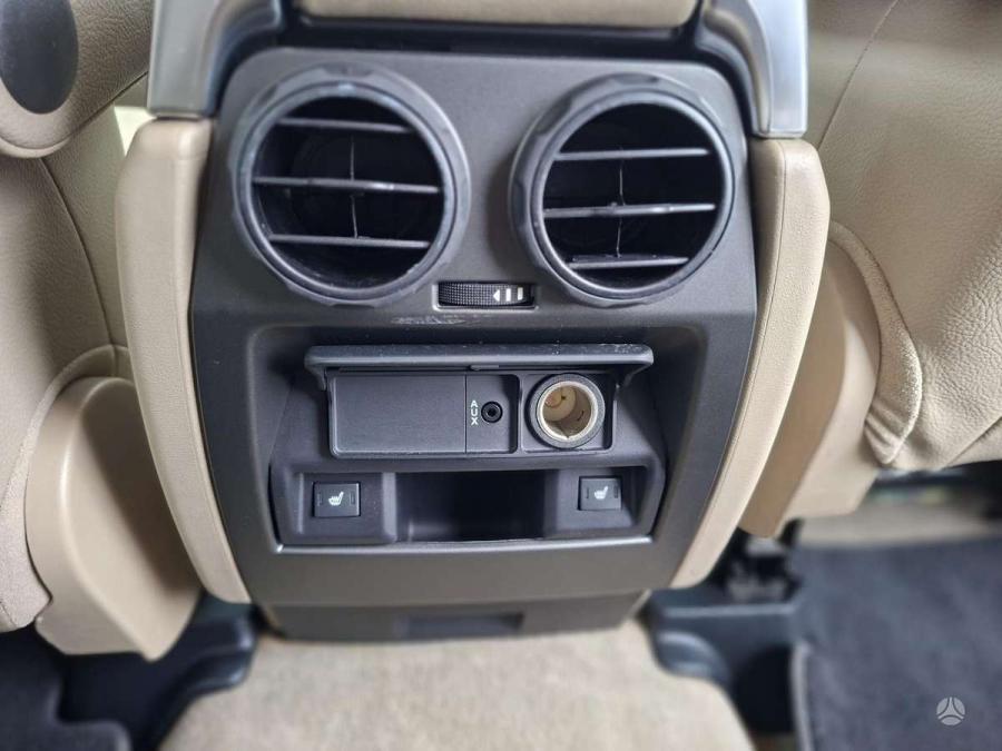 Black Land Rover Discovery 2011 in Vilnius, with an engine capacity of 2.99 L and mileage of 260 thousand km for 7500 €, photo 26 on AUTOMOTO.COM.LV