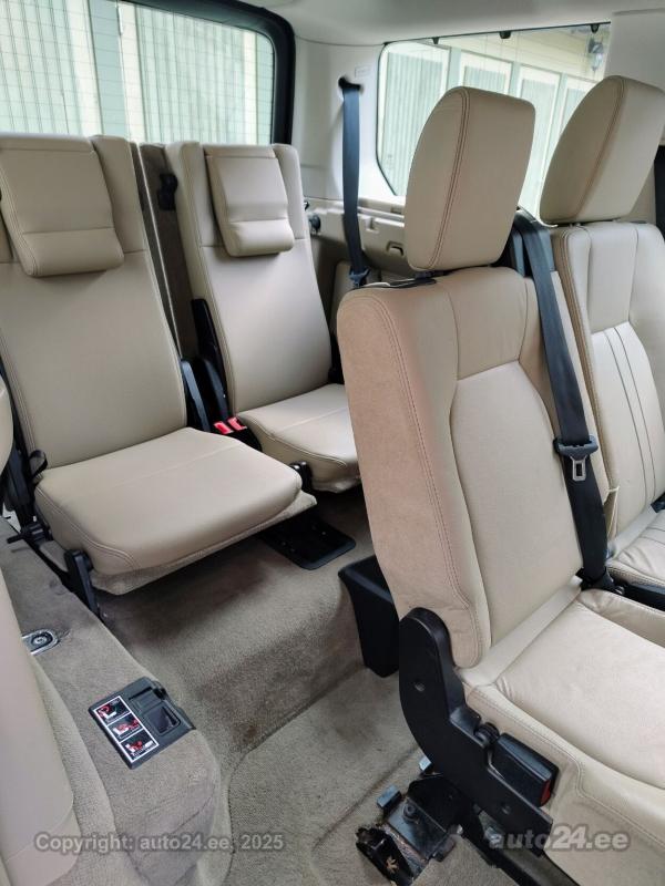 Melns Land Rover Discovery 2012 Tallina, ar dzinēja tilpumu 3.00 L un nobraukumu 320 tūkst. km par 7000 €, foto 11 vietnē AUTOMOTO.COM.LV