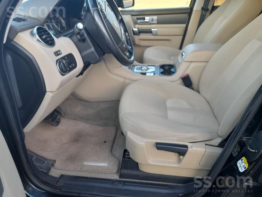 Melns Land Rover Discovery 2012 Talsi, ar dzinēja tilpumu 3.00 L un nobraukumu 206 tūkst. km par 9800 €, foto 13 vietnē AUTOMOTO.COM.LV