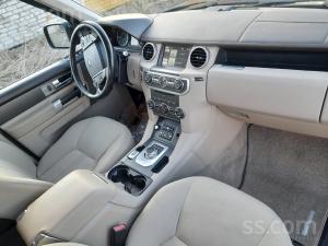 Melns Land Rover Discovery 2012 Talsi, ar dzinēja tilpumu 3.00 L un nobraukumu 206 tūkst. km par 9800 €, foto 14 vietnē AUTOMOTO.COM.LV