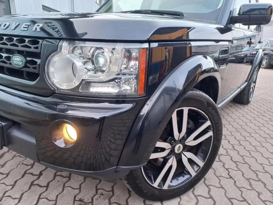 Black Land Rover Discovery 2012 in Riga, with an engine capacity of 3.00 L and mileage of 260 thousand km for 11990 €, photo 7 on AUTOMOTO.COM.LV