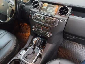 Black Land Rover Discovery 2012 in Riga, with an engine capacity of 3.00 L and mileage of 260 thousand km for 11990 €, photo 9 on AUTOMOTO.COM.LV
