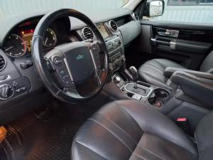 Black Land Rover Discovery 2012 in Riga, with an engine capacity of 3.00 L and mileage of 260 thousand km for 11990 €, photo 10 on AUTOMOTO.COM.LV
