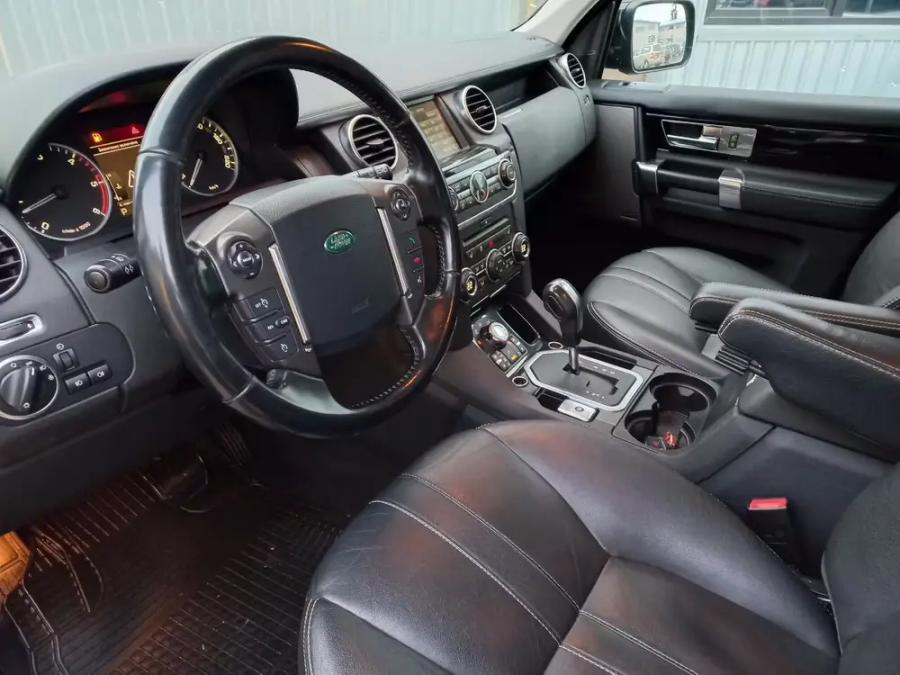 Black Land Rover Discovery 2012 in Riga, with an engine capacity of 3.00 L and mileage of 260 thousand km for 11990 €, photo 10 on AUTOMOTO.COM.LV