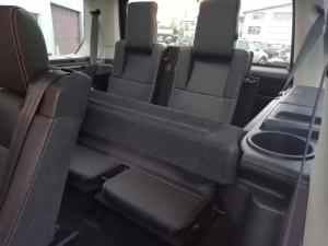 Black Land Rover Discovery 2012 in Riga, with an engine capacity of 3.00 L and mileage of 260 thousand km for 11990 €, photo 13 on AUTOMOTO.COM.LV