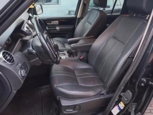 Black Land Rover Discovery 2012 in Riga, with an engine capacity of 3.00 L and mileage of 260 thousand km for 11990 €, photo 16 on AUTOMOTO.COM.LV