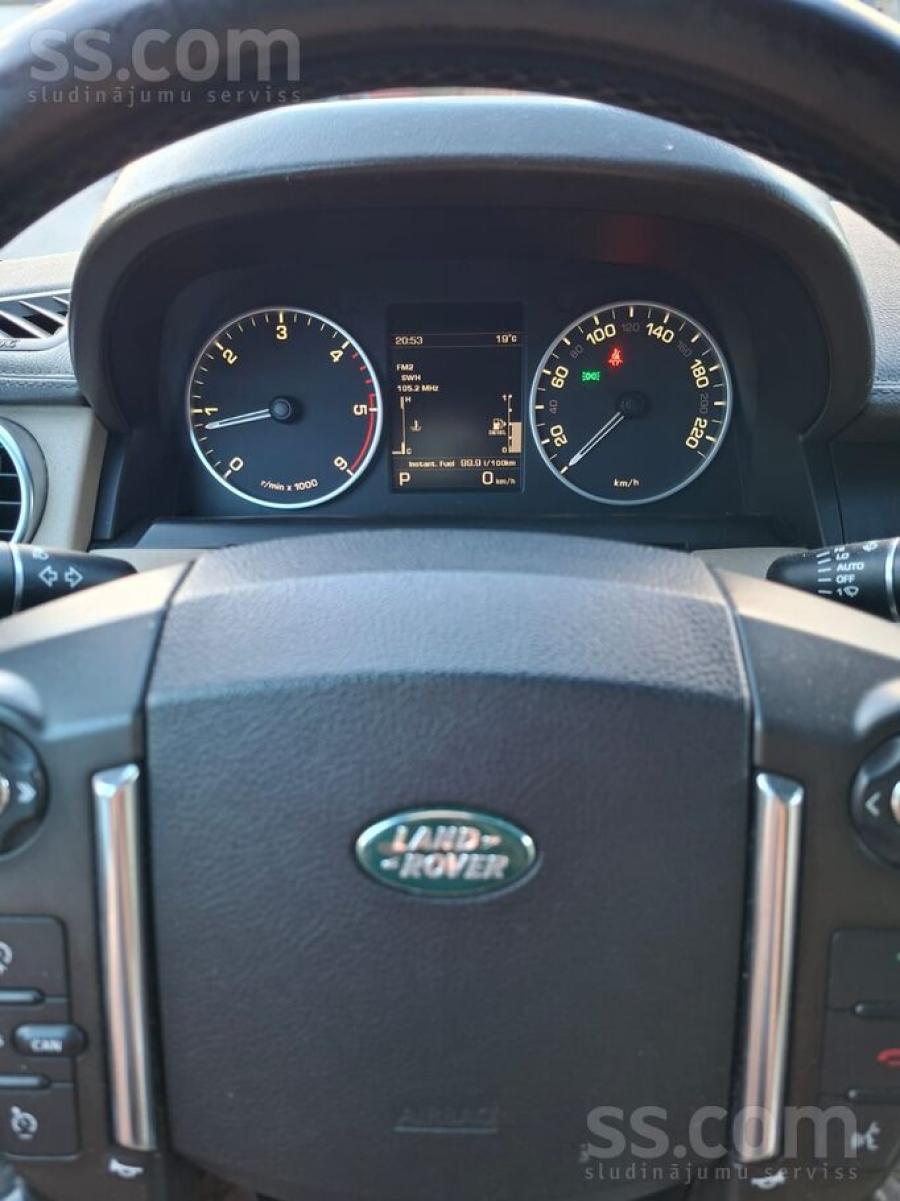 Melns Land Rover Discovery 2012 Rīga, ar dzinēja tilpumu 3.00 L un nobraukumu 295 tūkst. km par 14000 €, foto 6 vietnē AUTOMOTO.COM.LV