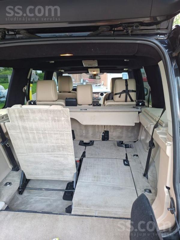 Black Land Rover Discovery 2012 in Riga, with an engine capacity of 3.00 L and mileage of 295 thousand km for 14000 €, photo 10 on AUTOMOTO.COM.LV