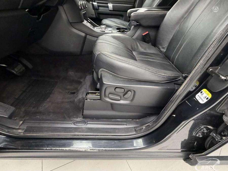 Melns Land Rover Discovery 2012 Viļņa, ar dzinēja tilpumu 2.99 L un nobraukumu 387 tūkst. km par 7300 €, foto 25 vietnē AUTOMOTO.COM.LV