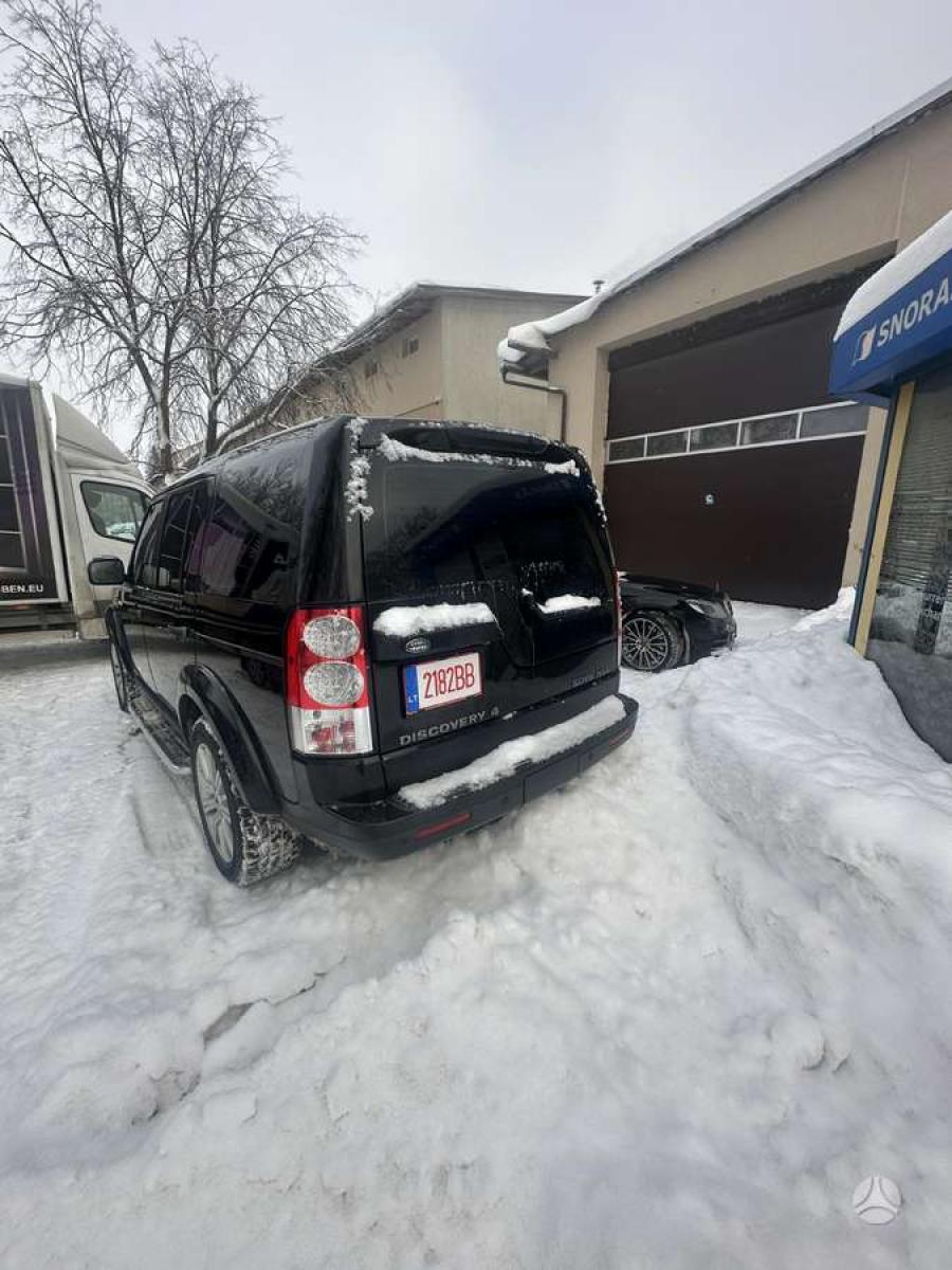 Black Land Rover Discovery 2013 in Vilnius, with an engine capacity of 2.99 L and mileage of 478 thousand km for 6500 €, photo 4 on AUTOMOTO.COM.LV