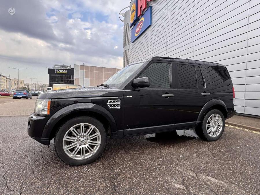 Black Land Rover Discovery 2013 in Vilnius, with an engine capacity of 2.99 L and mileage of 387 thousand km for 9500 €, photo 7 on AUTOMOTO.COM.LV